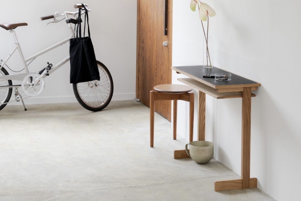 Place Stand - graf | decorative mode no.3 design products Inc.